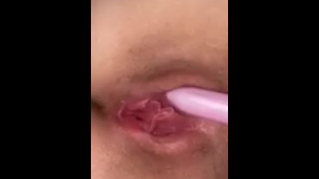 Jeu De Chatte En Solo Avec Mon Vibromasseur à Balle