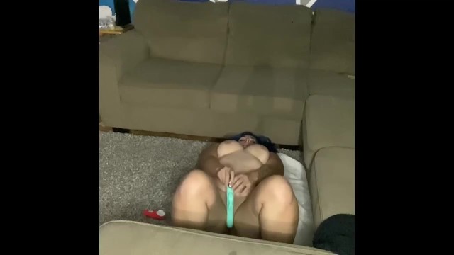 玩我的新玩具直到我射精