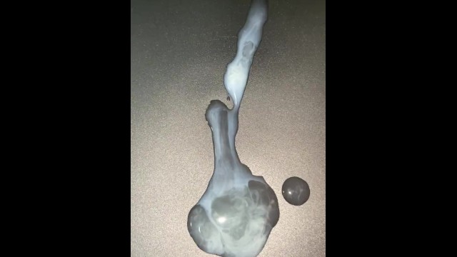 Le Sperme éjaculé était Trop Blanc 