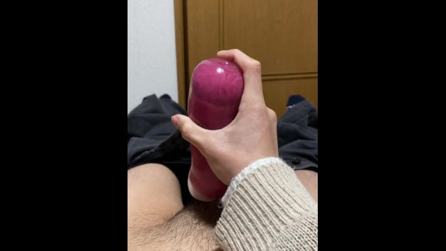 男子高校生がオナホールで激しくシコシコして中出し射精