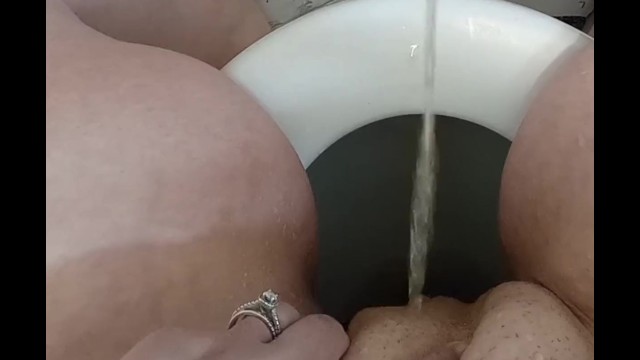Vue Extrême De La Grosse Chatte Je Fais Pipi Dans Ma Culotte Puis