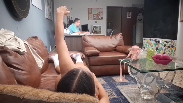 辣妹在继父柜台附近自慰