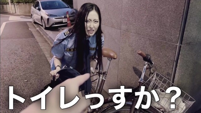 婦警お漏らし 不審者に説教中、ガマン限界を超えてしまう女警察官ドラマ ｜おしがま 素人 日本人 無修正 おもらし おしっこ 尿 野外 個撮